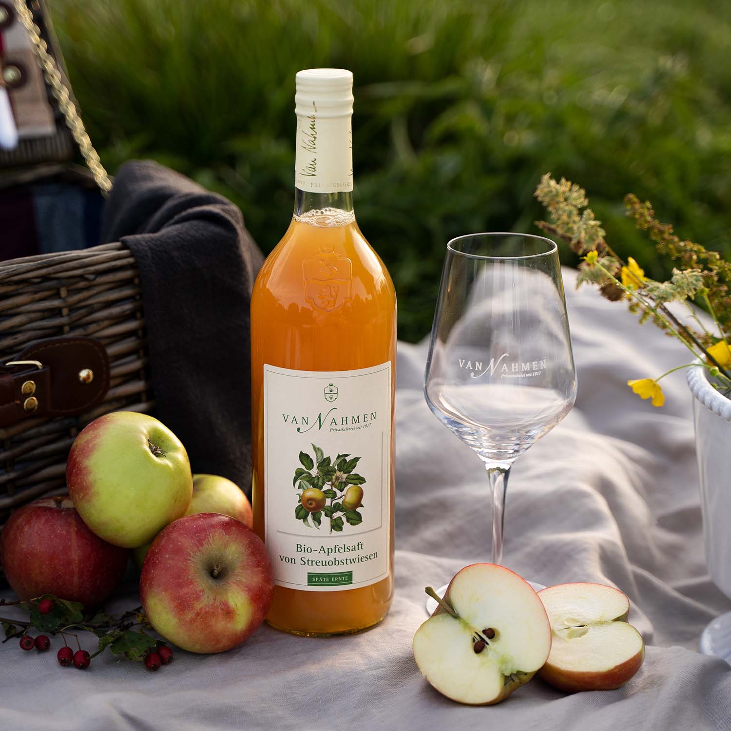 Bio-Apfelsaft von Streuobstwiesen 100% Direktsaft